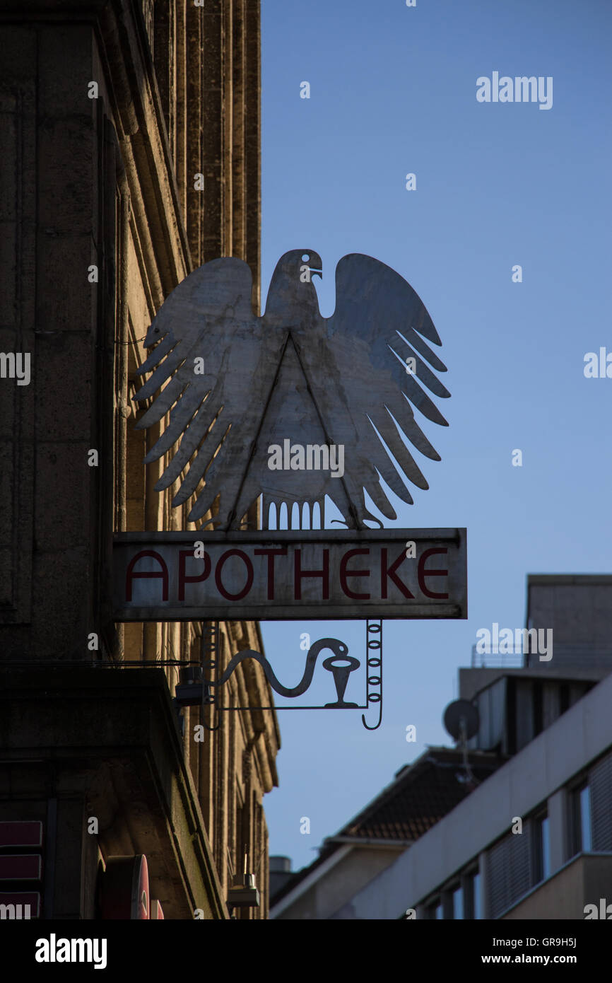 Pharmacy sign hi-res stock photography and images - Alamy