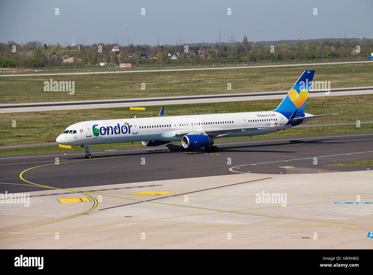 Airplane start condor hi-res stock photography and images - Alamy