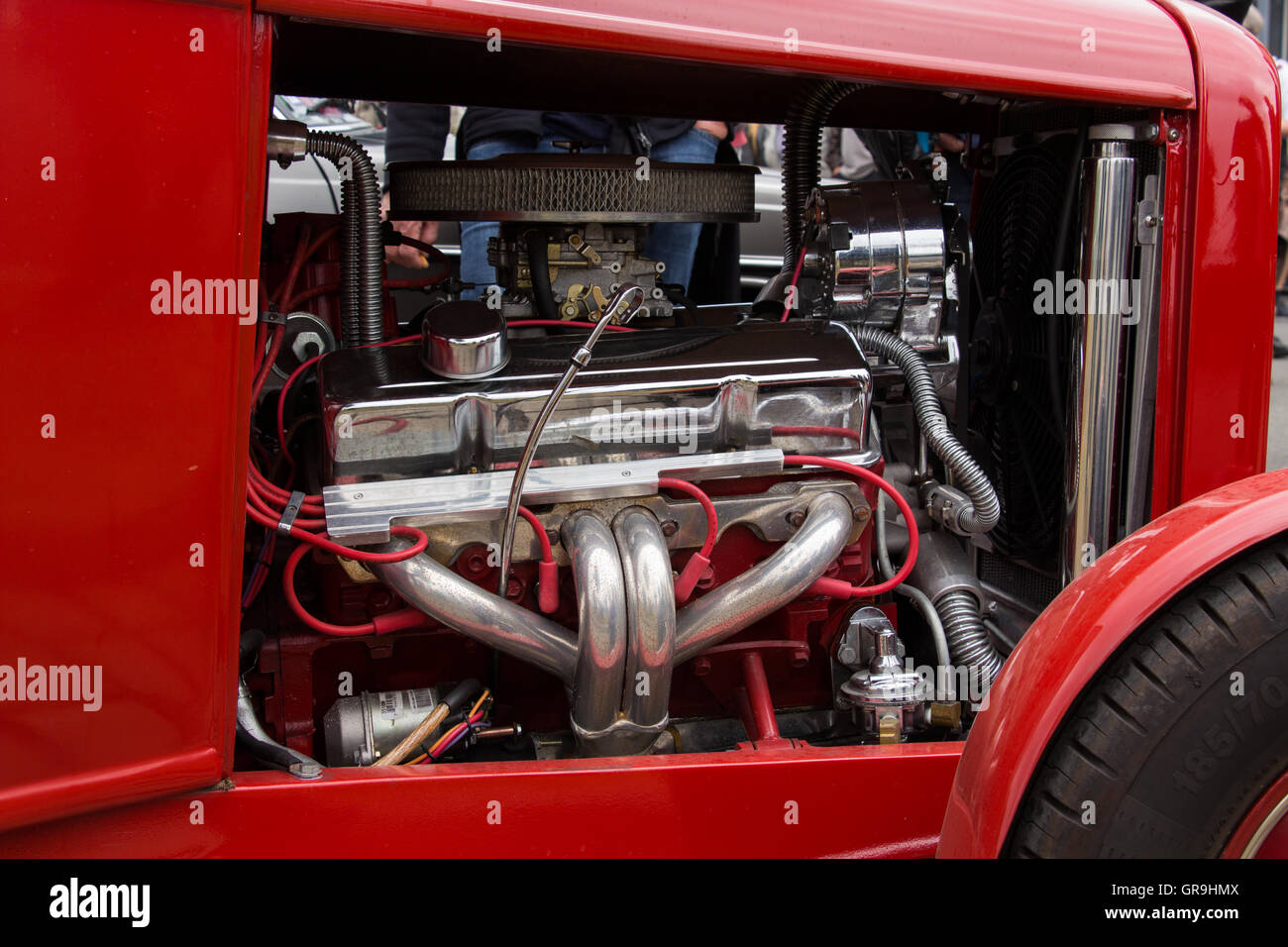 Classic car engine exhaust system hi-res stock photography and images ...