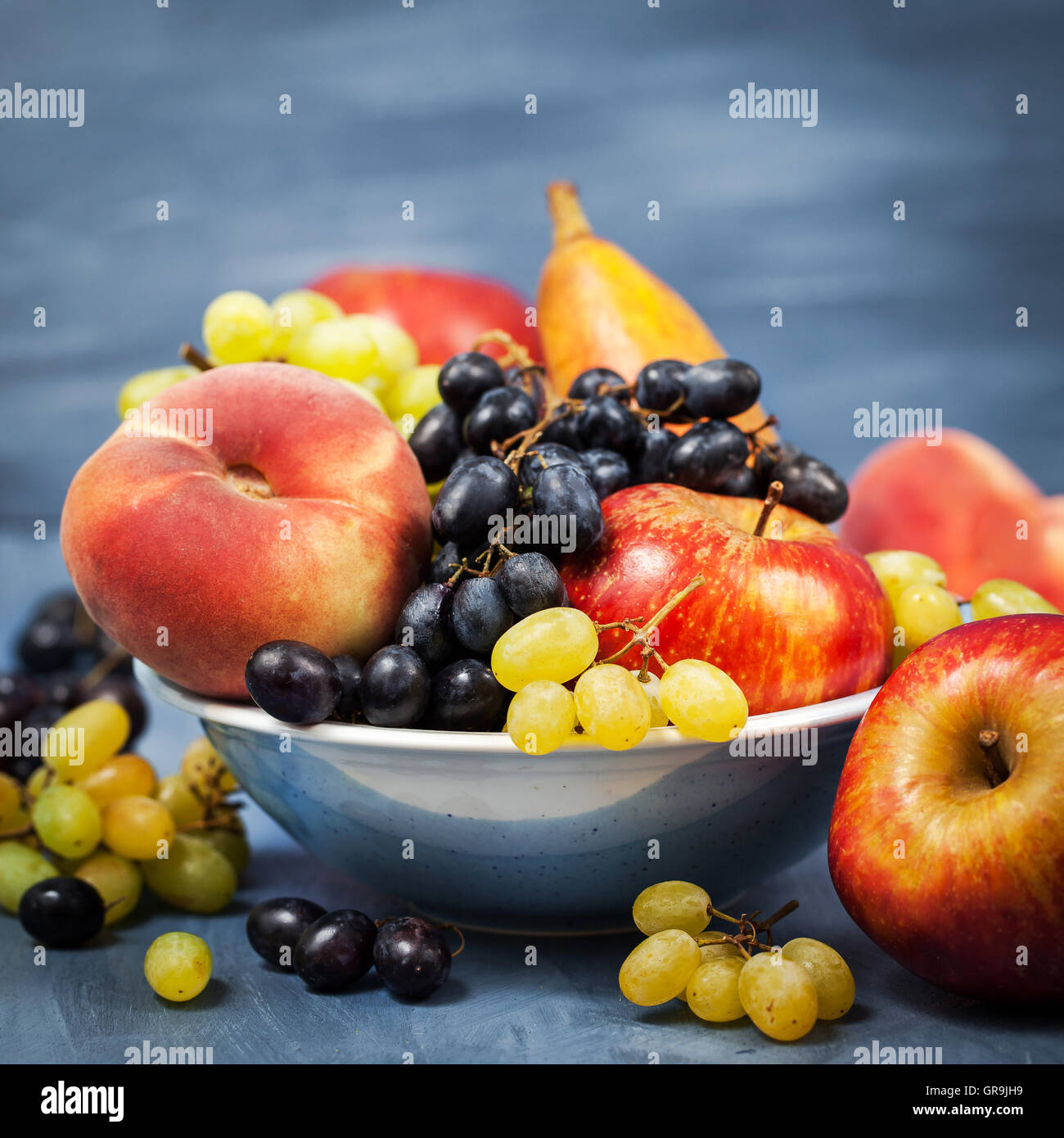 Fresh ripe autumnal fruits - peaches, pears, apples and grapes Stock ...