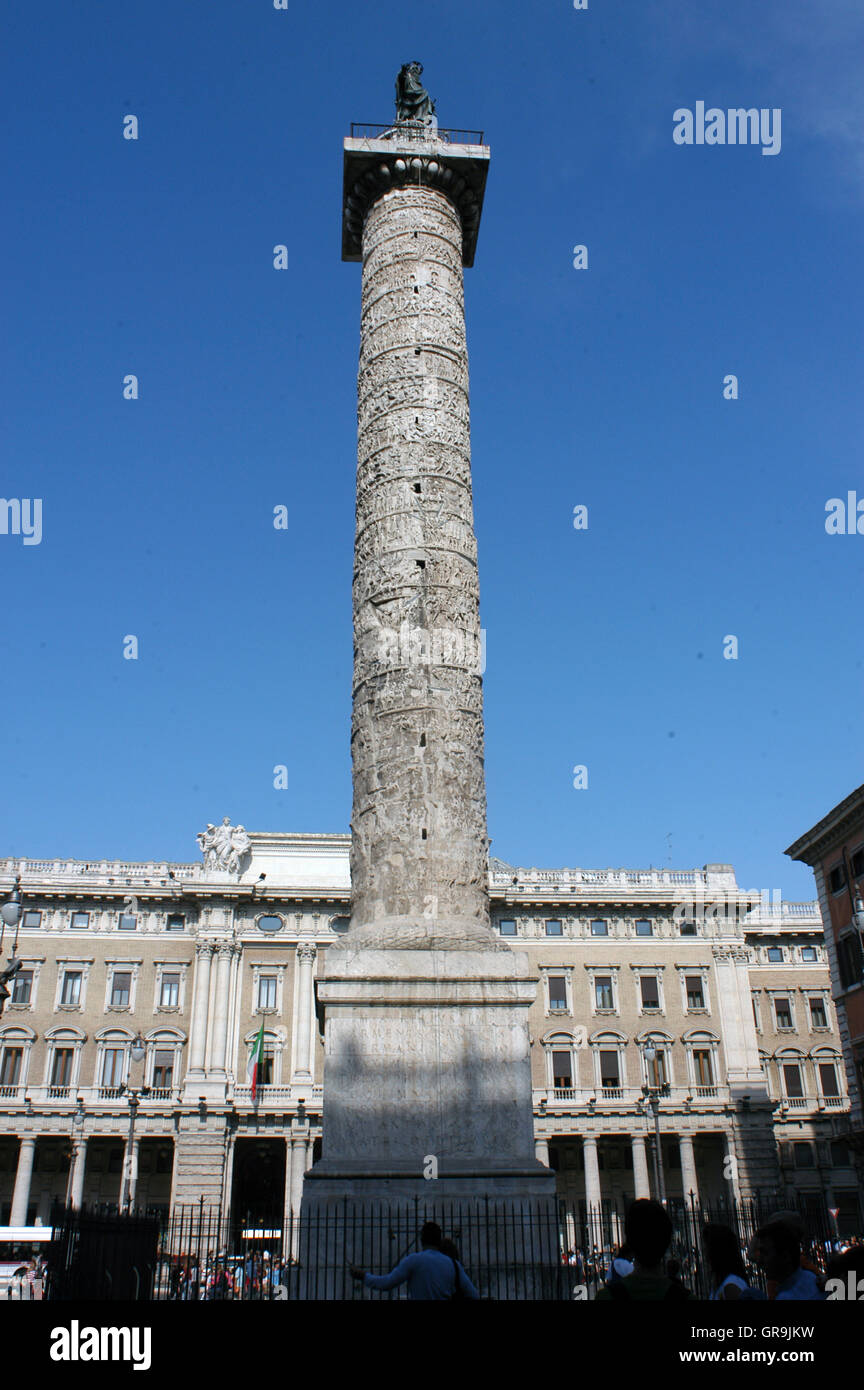 Column of Marcus Aurelius, Piazza Colonna, Rome, Italy Stock Photo - Alamy
