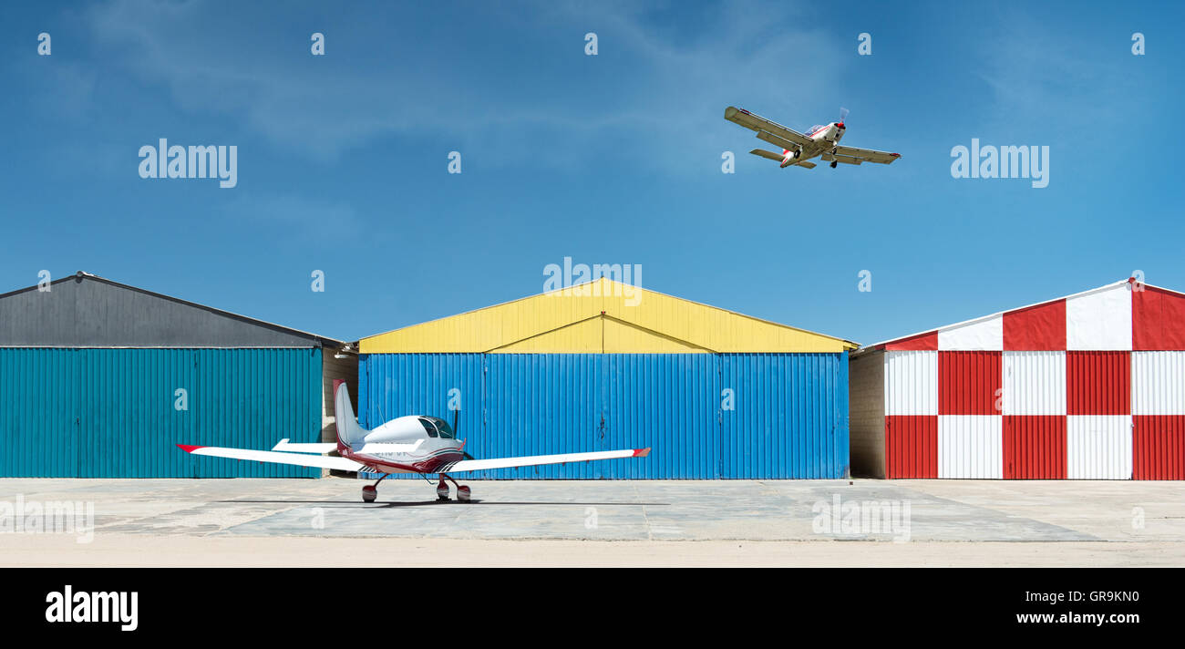 Aircraft hangars hi-res stock photography and images - Alamy