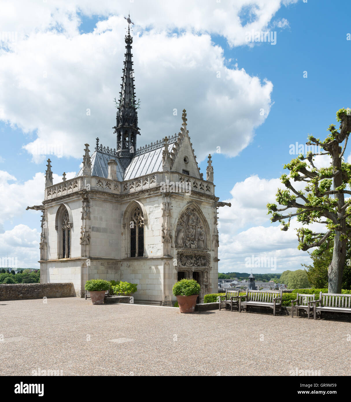 Hubertus Chapel Castle Amboise Grave Of Leonardo Da Vinci River Loire ...
