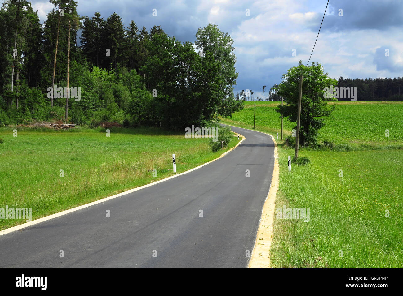 Newly paved road hi-res stock photography and images - Alamy