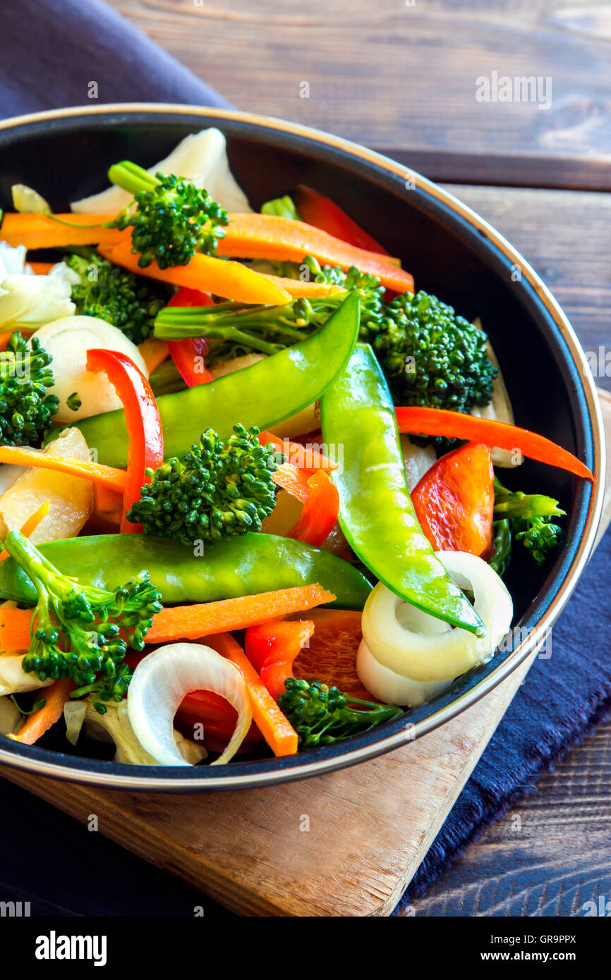 Healthy stir fried vegetables in the pan close up Stock Photo - Alamy