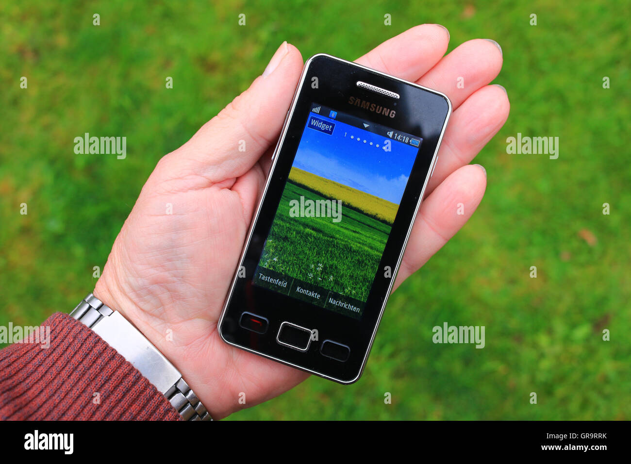 Handy technology hi-res stock photography and images - Alamy