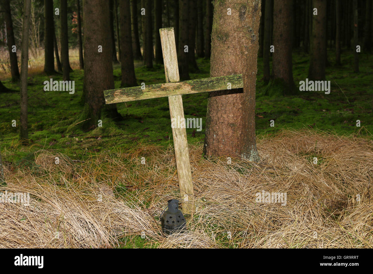 Worker cross hi-res stock photography and images - Alamy