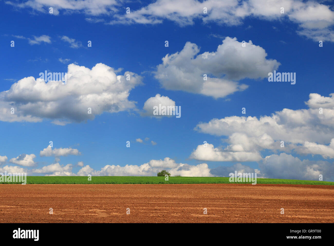 Spring clouds hi-res stock photography and images - Alamy