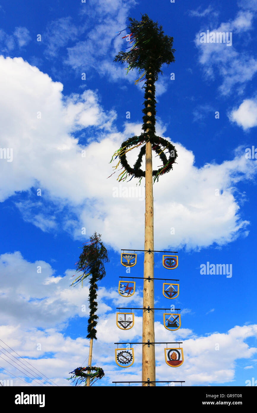 Maypole party hi-res stock photography and images - Alamy