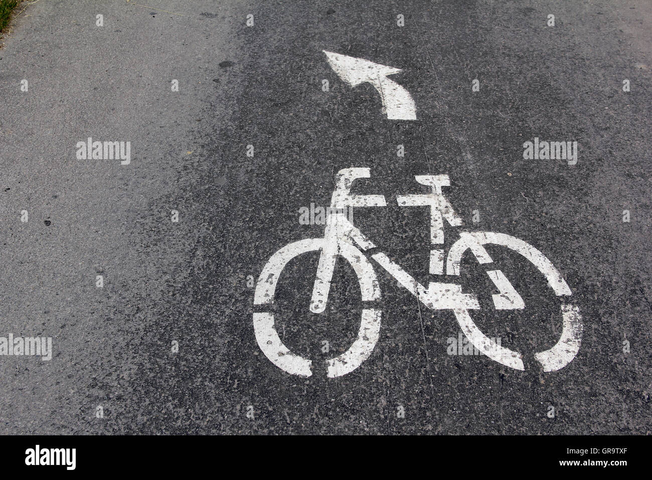 Road sign signs symbols markings hi-res stock photography and images ...