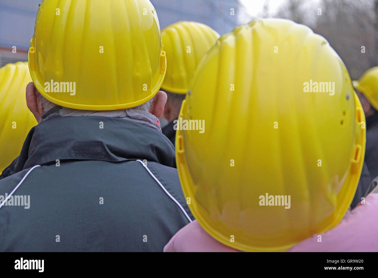 Yellow helmets hi-res stock photography and images - Alamy