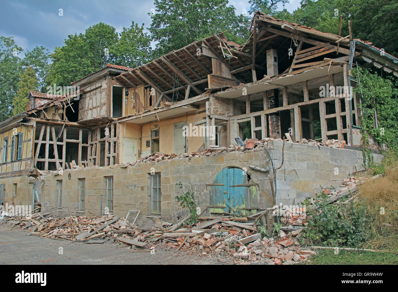 Ruined structures hi-res stock photography and images - Alamy