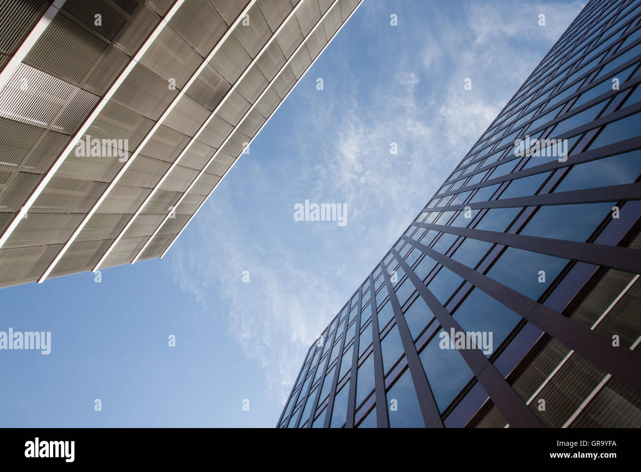 Skyscraper glass colours hi-res stock photography and images - Alamy