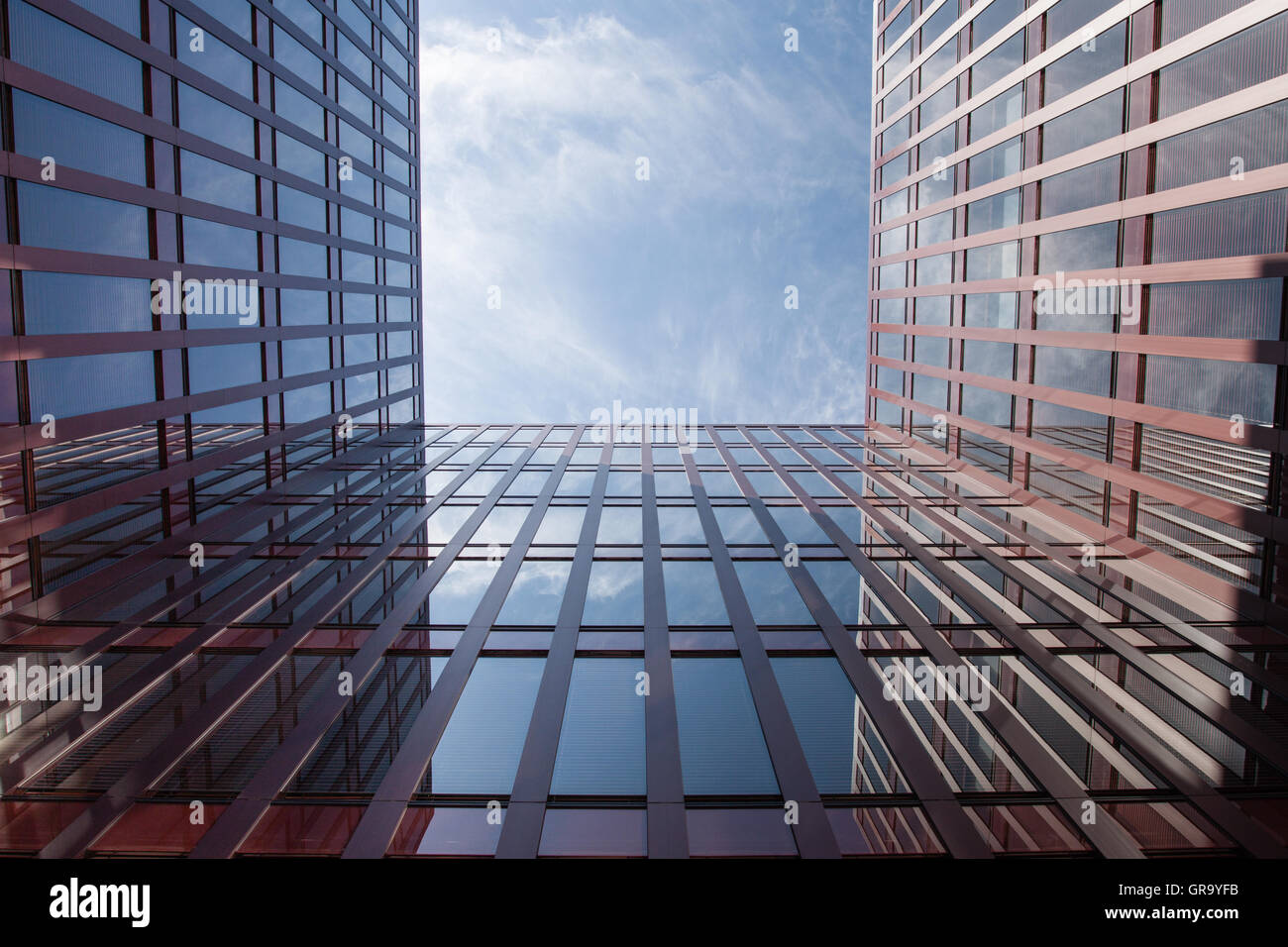 Skyscraper glass colours hi-res stock photography and images - Alamy