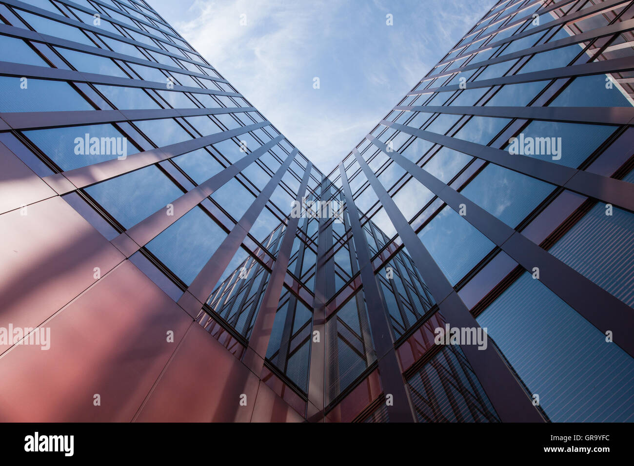 Skyscraper glass colours hi-res stock photography and images - Alamy