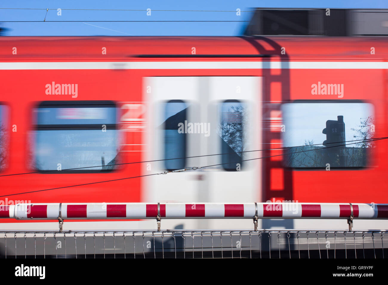 German railroad crossing sign hi-res stock photography and images - Alamy