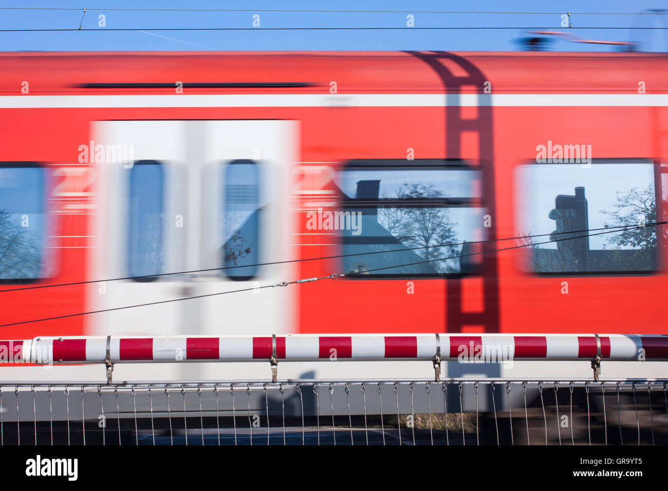 German railroad crossing sign hi-res stock photography and images - Alamy