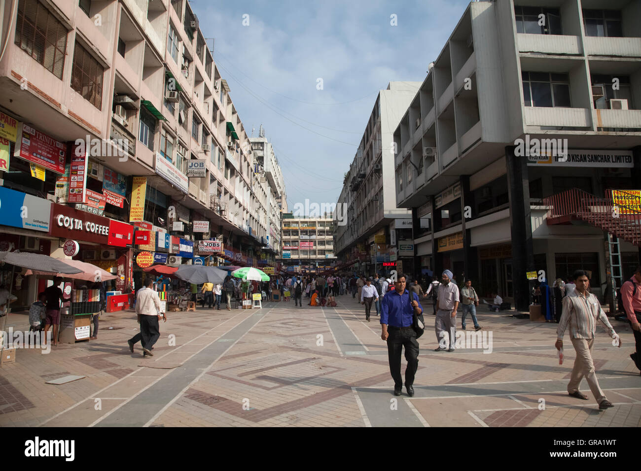 Indian shops with technology hi-res stock photography and images - Alamy