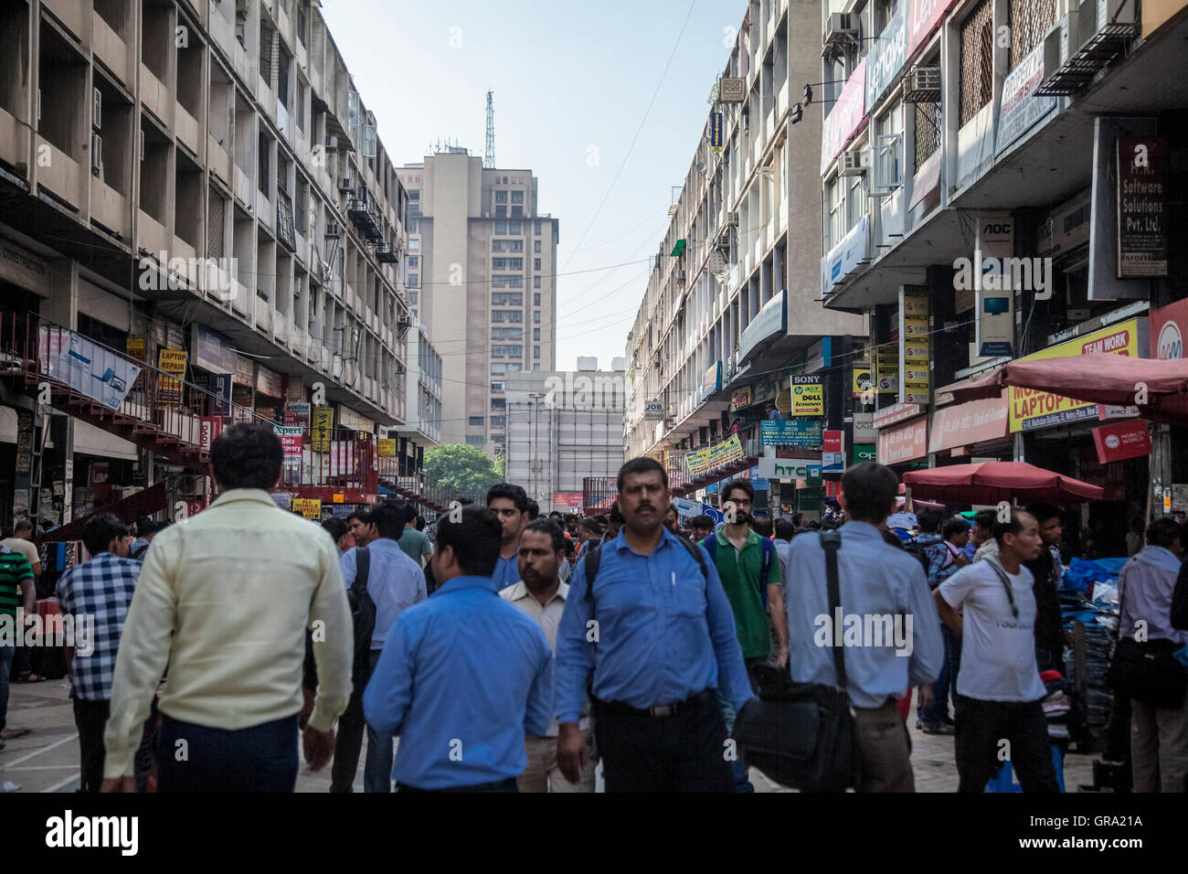 Indian shops with technology hi-res stock photography and images - Alamy
