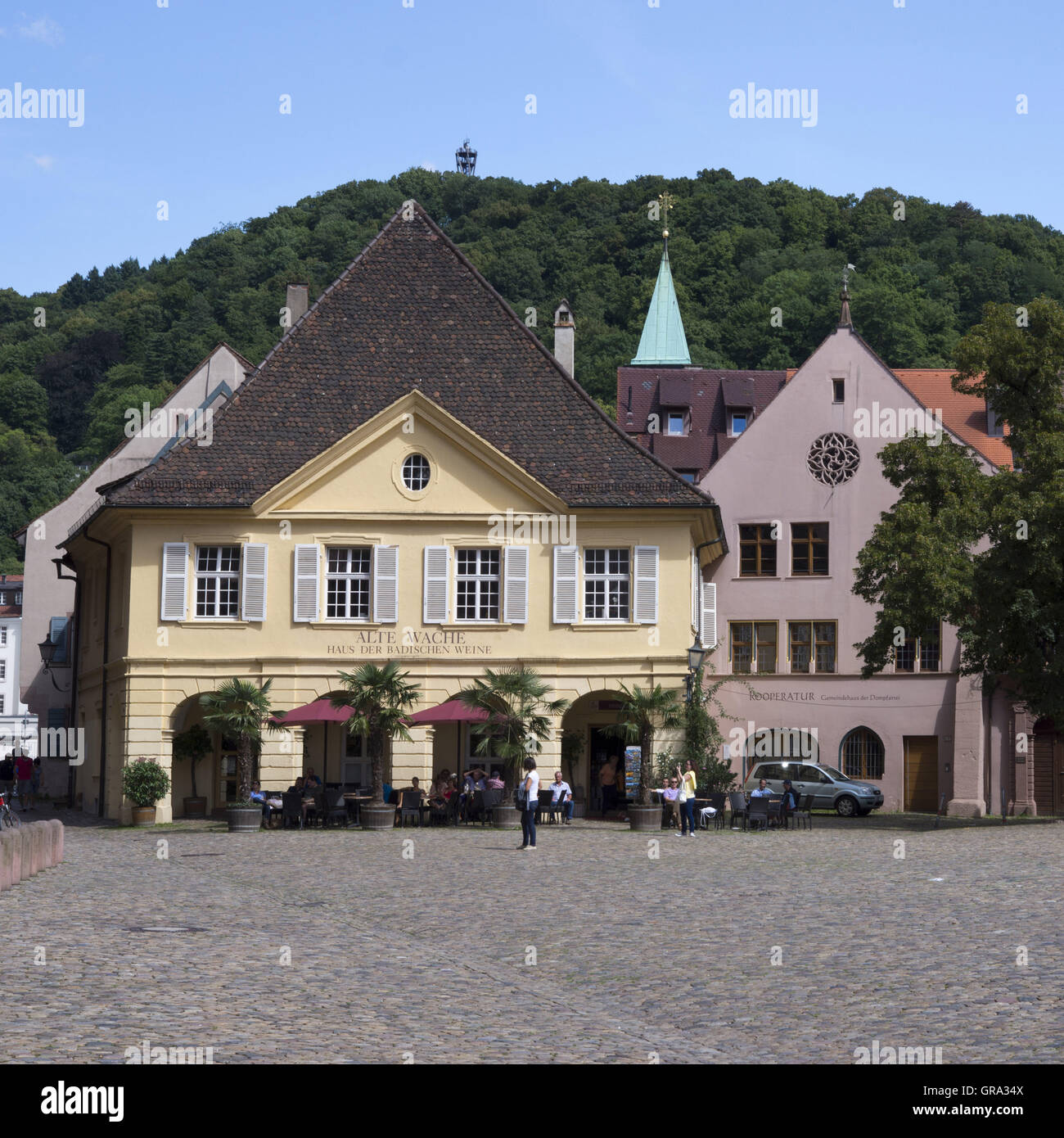 Old guard house hi-res stock photography and images - Alamy