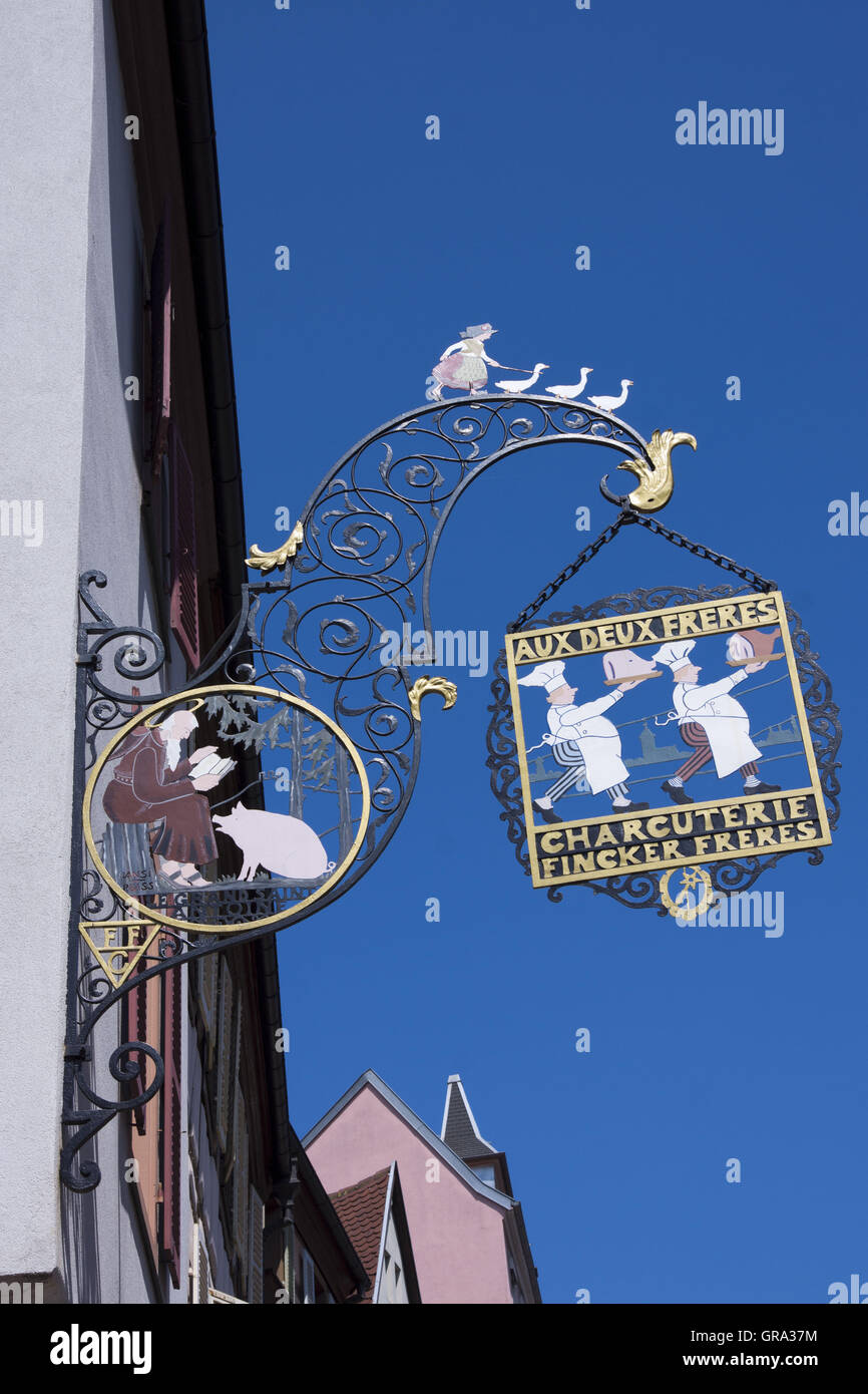 Wrought iron guild sign hi-res stock photography and images - Alamy