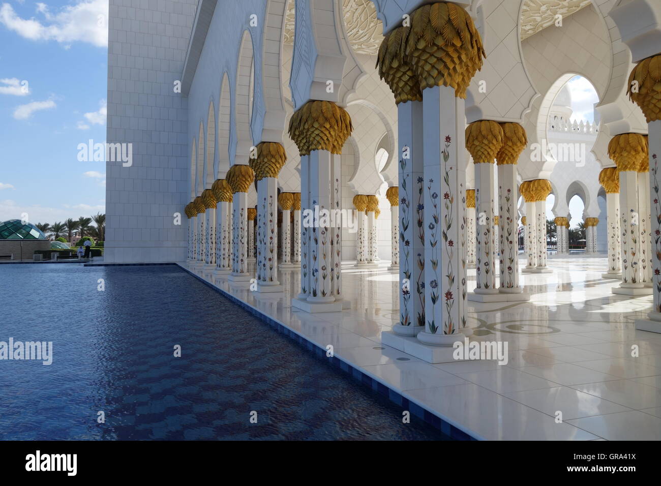 Grand mosque in abu dhabi uae hi-res stock photography and images - Alamy