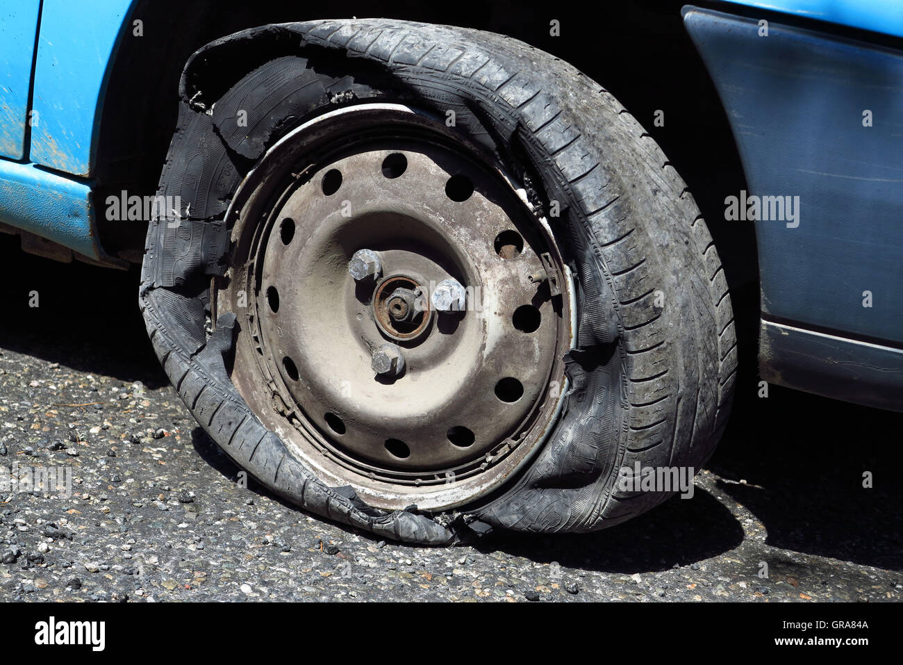 Broken wheels hi-res stock photography and images - Alamy