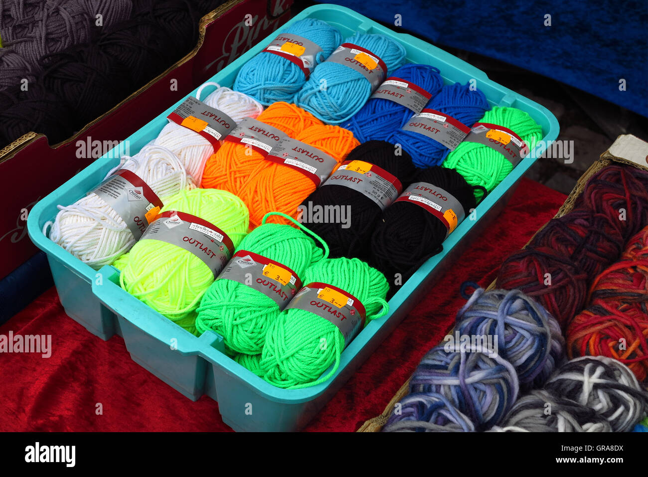 Hank of wool hi-res stock photography and images - Alamy