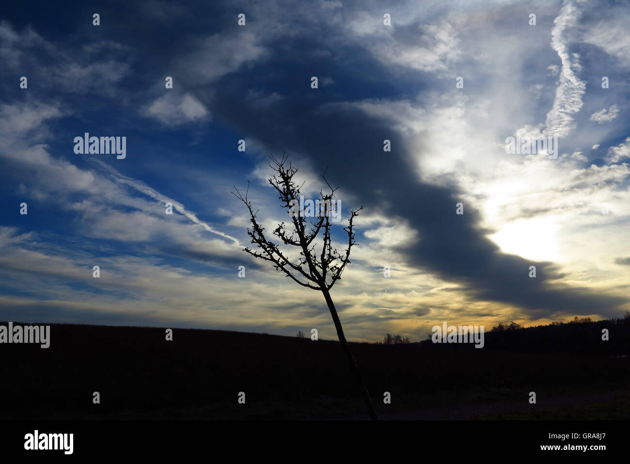 Bad weather landscape hi-res stock photography and images - Alamy
