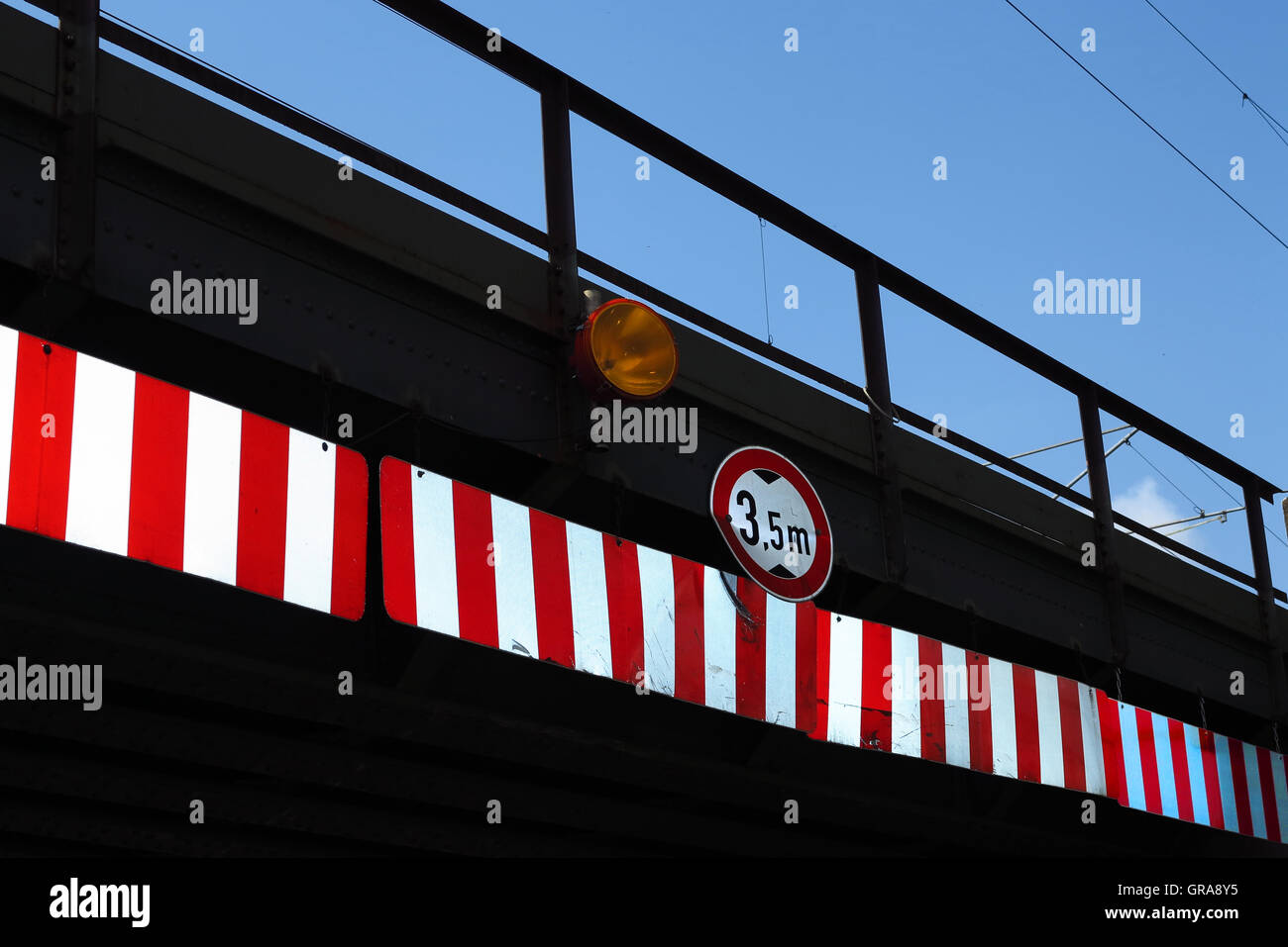 Underpass for vehicles hi-res stock photography and images - Alamy