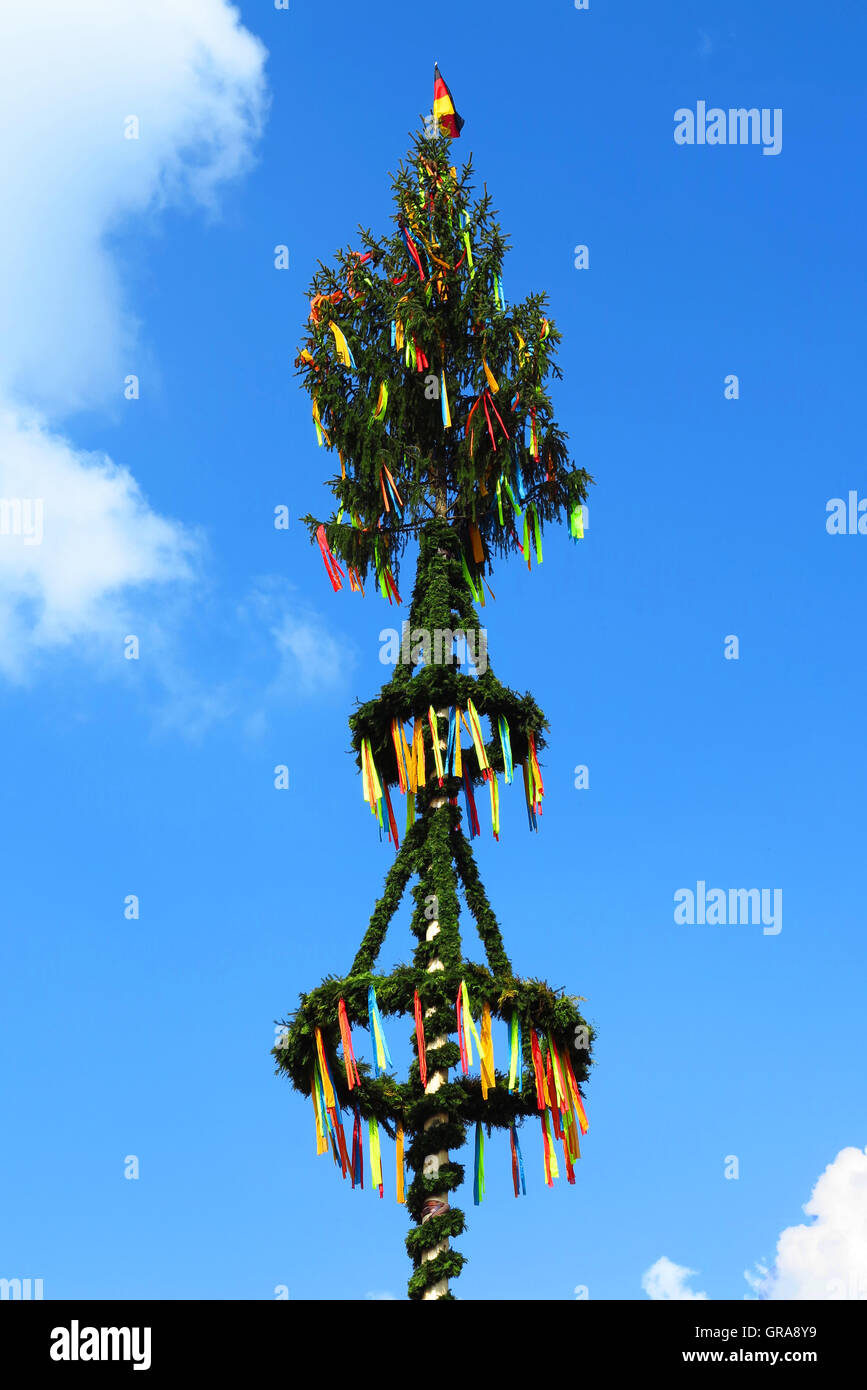 German maypole hi-res stock photography and images - Alamy