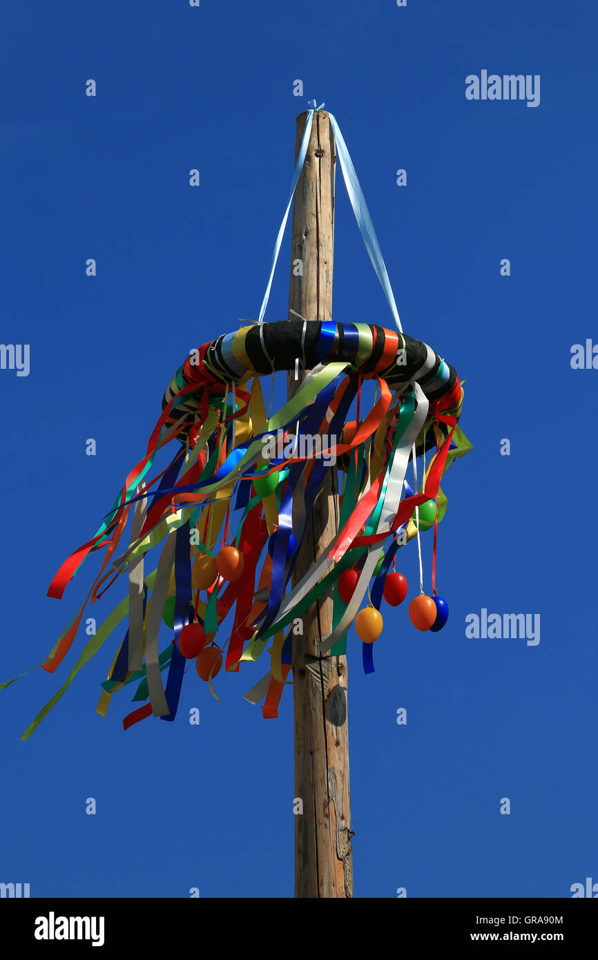 Maypole party hi-res stock photography and images - Alamy