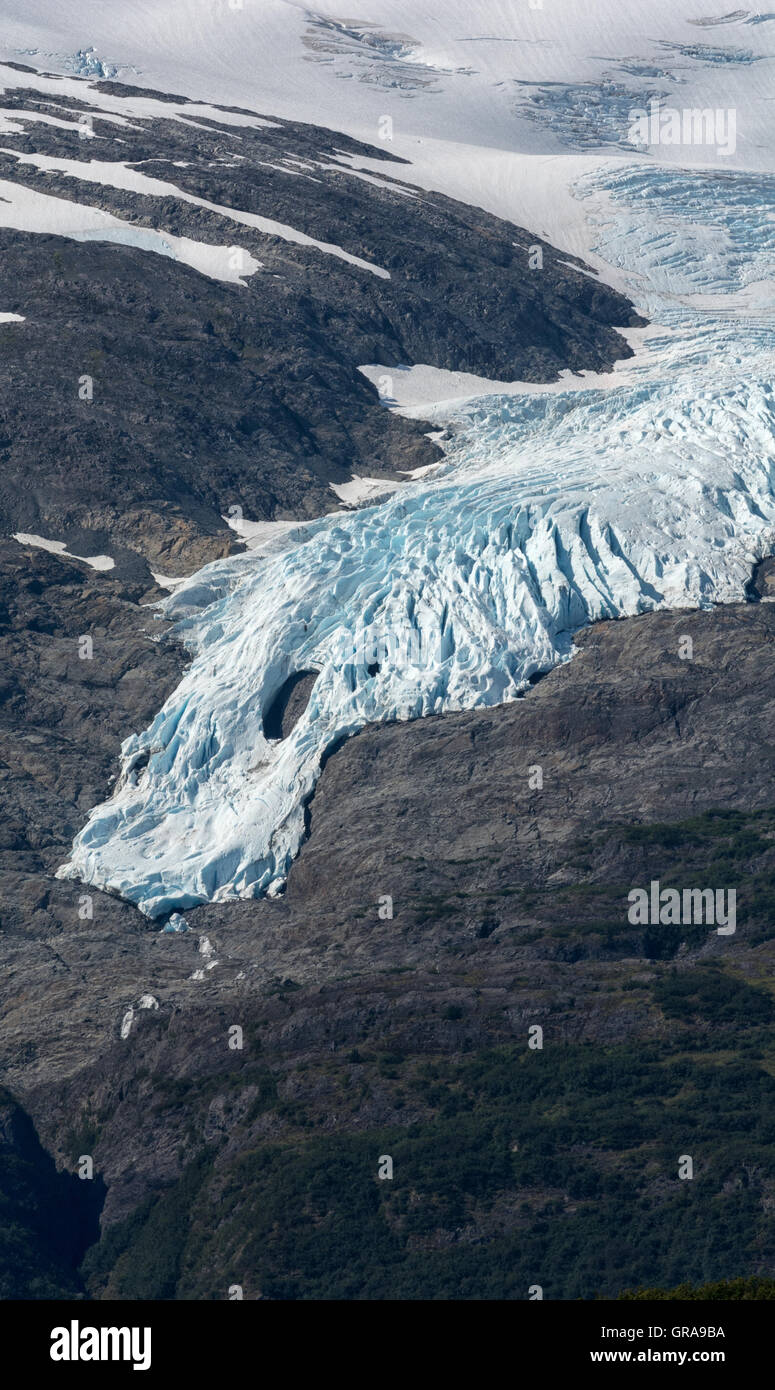 Hanging valley glacier hi-res stock photography and images - Alamy
