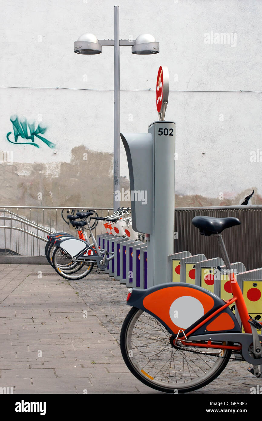Vending machine for bike rental hi-res stock photography and images - Alamy
