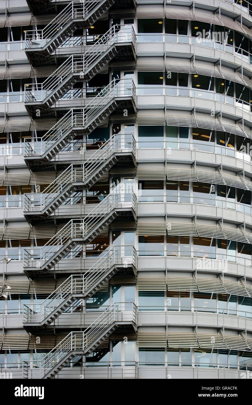 Scaffolding fire escape hi-res stock photography and images - Alamy