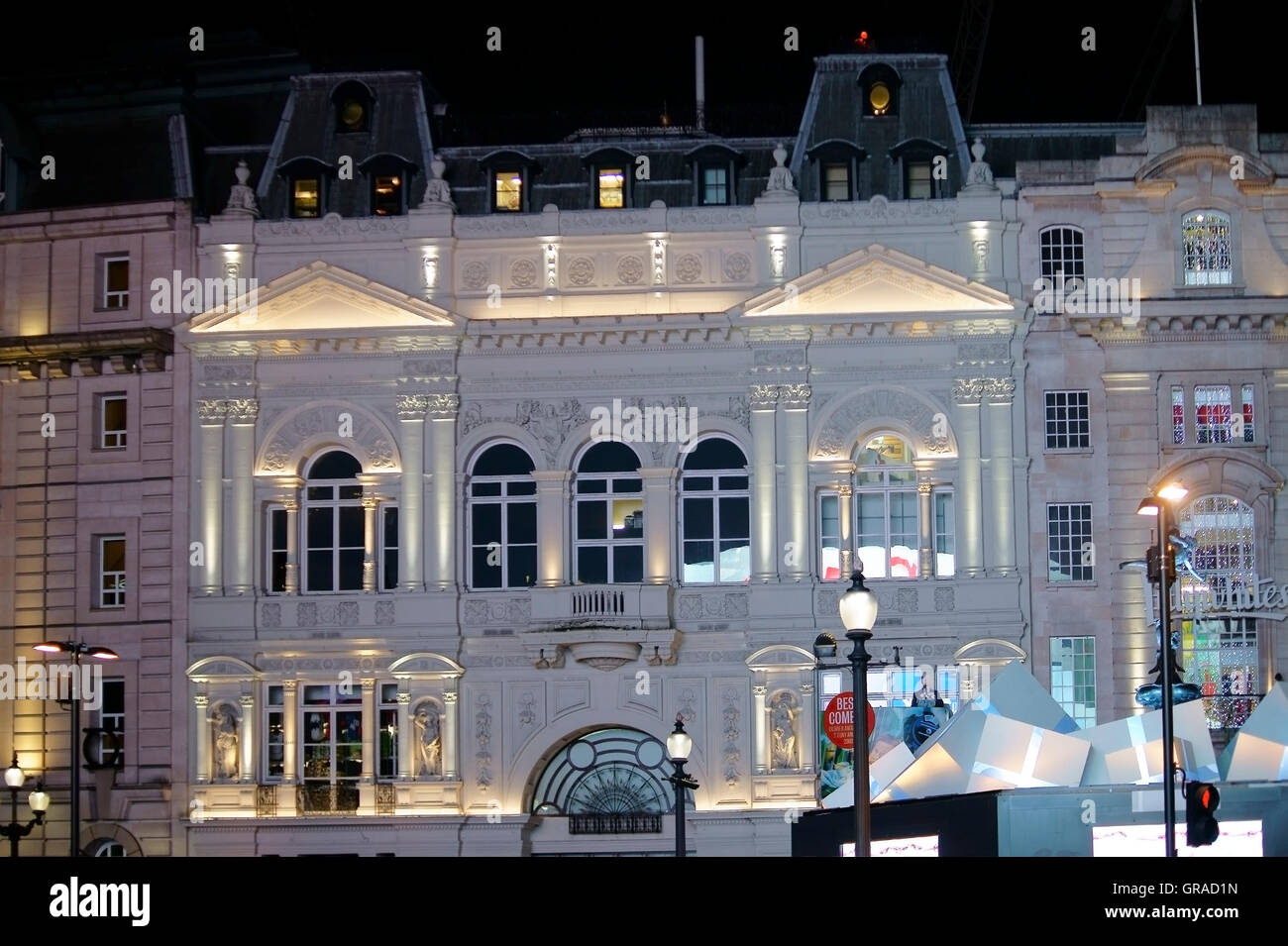 London pavilion hi-res stock photography and images - Alamy