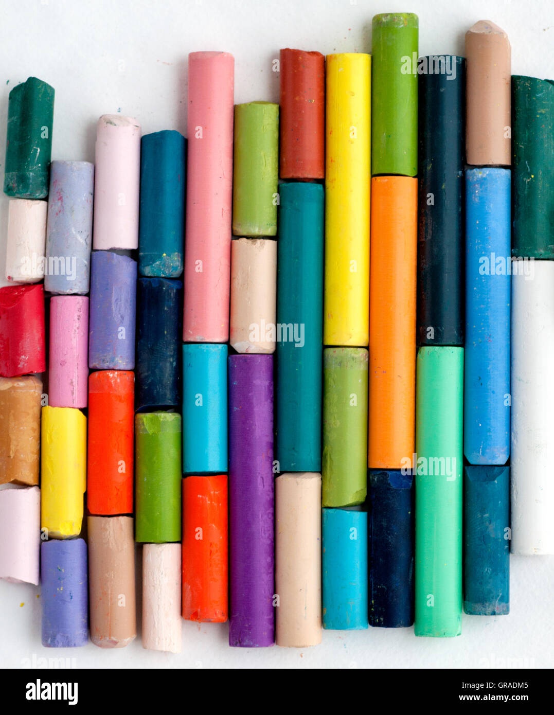 Red and blue chalks hi-res stock photography and images - Alamy