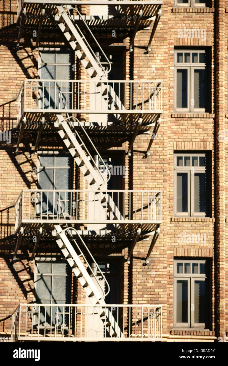 Scaffolding fire escape hi-res stock photography and images - Alamy