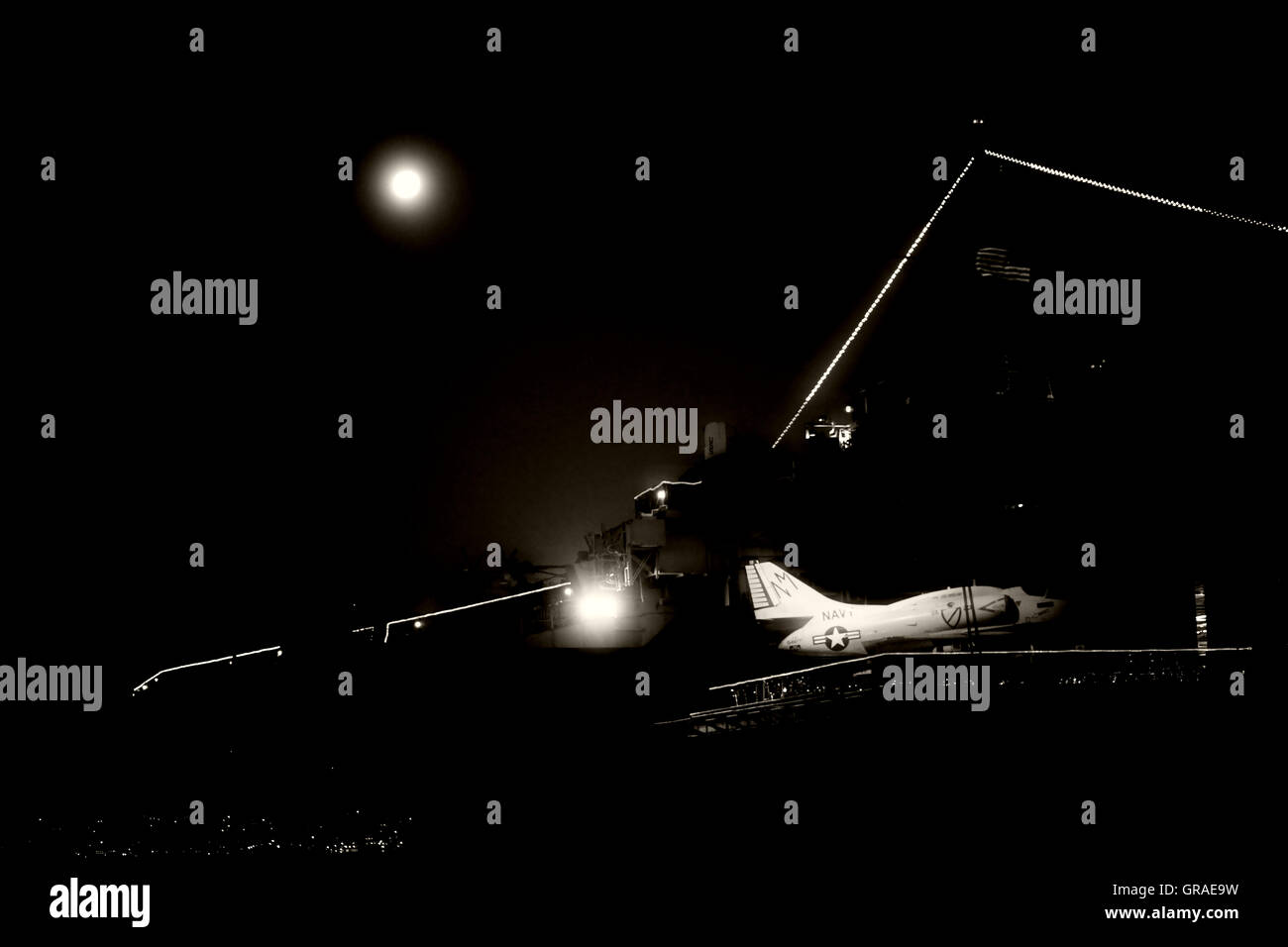 Aircrafts flight deck uss hi-res stock photography and images - Alamy