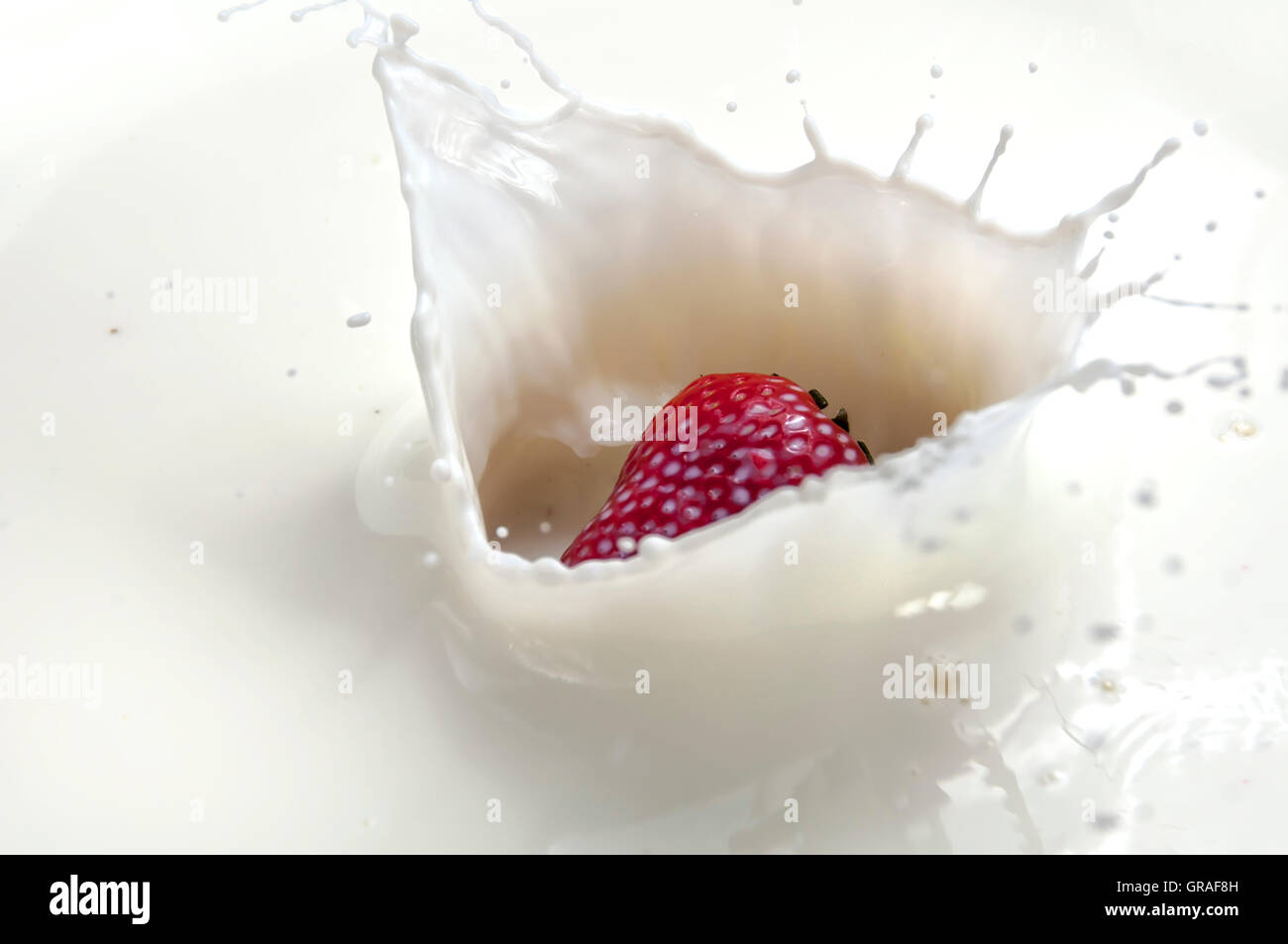 Throwing berry hi-res stock photography and images - Alamy