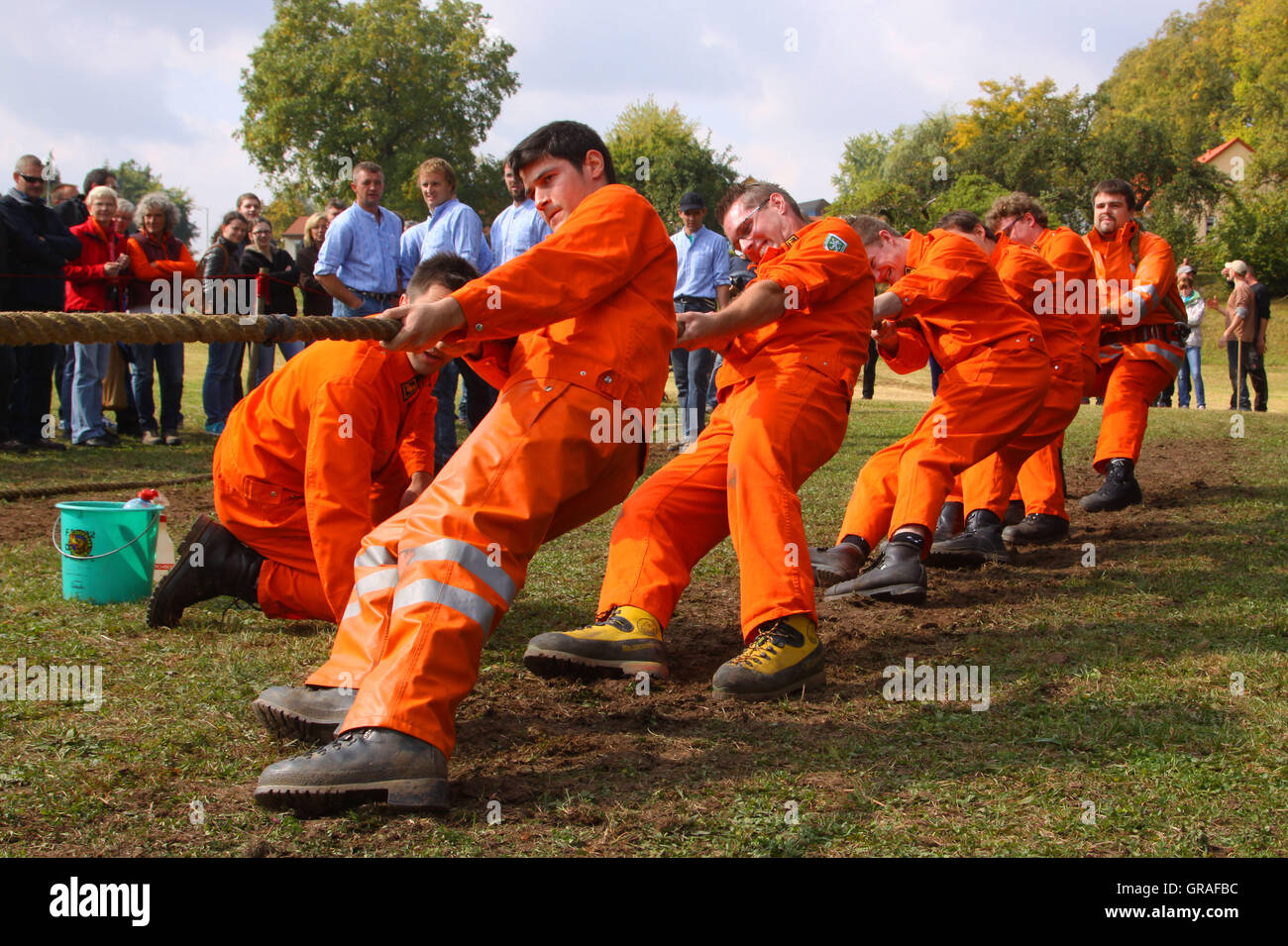 Pulling games hi-res stock photography and images - Alamy