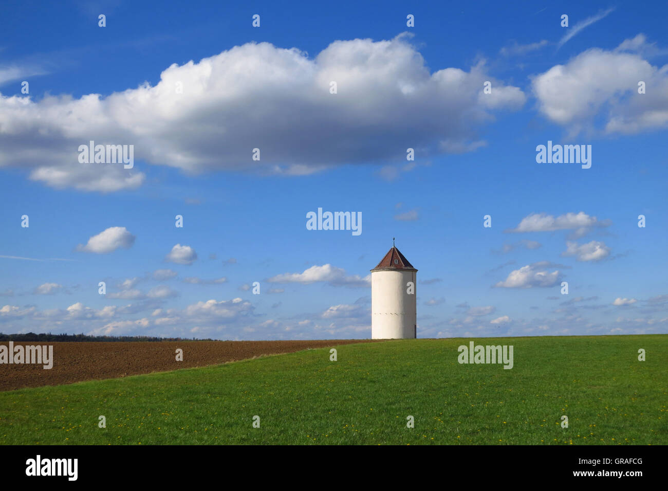 Water tank towers hi-res stock photography and images - Alamy