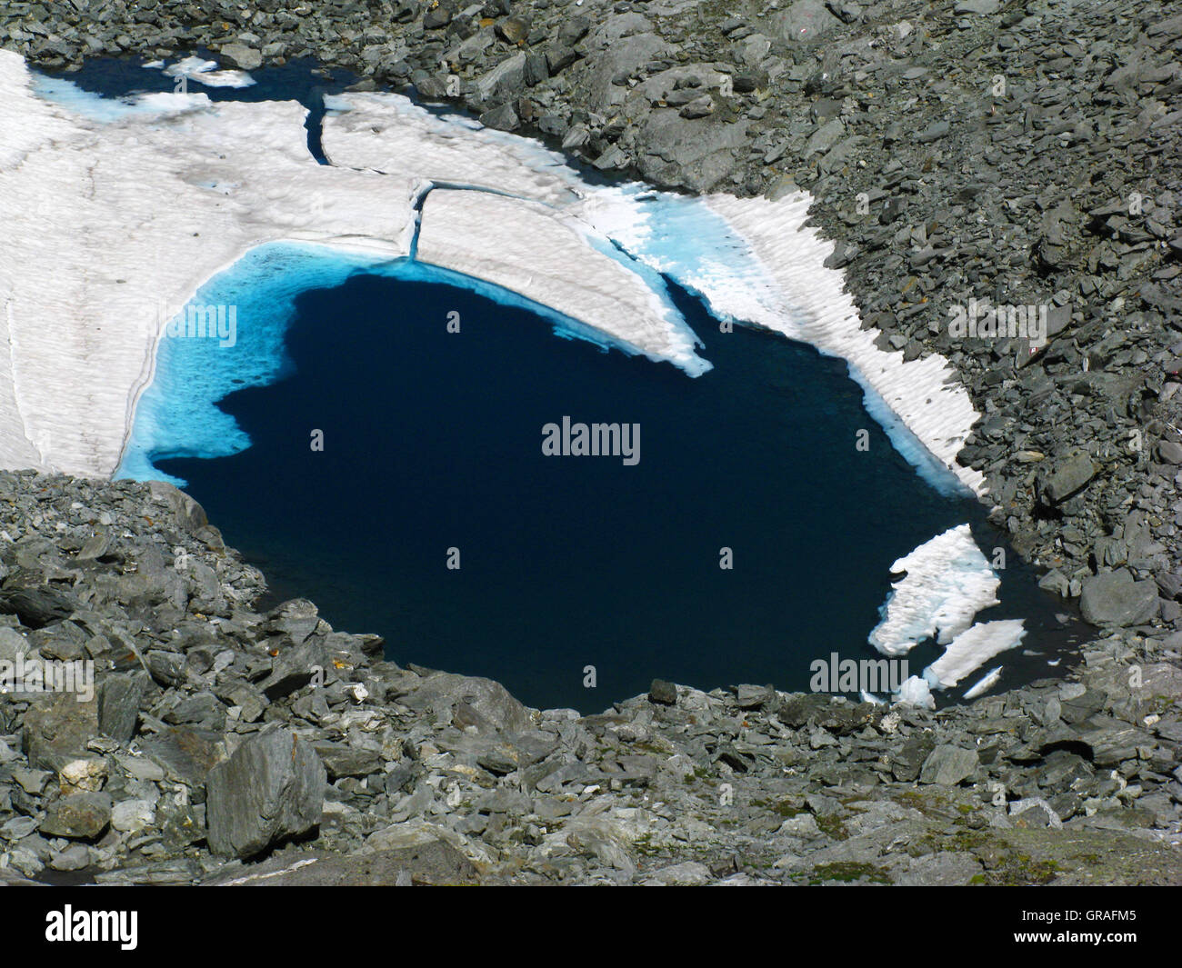 Ice lake hi-res stock photography and images - Alamy
