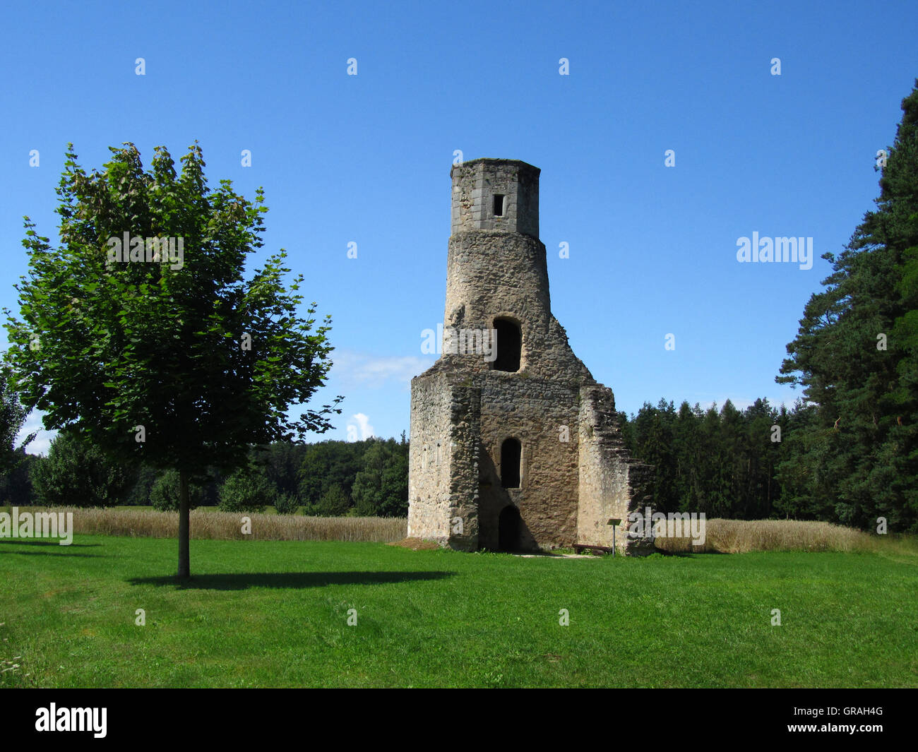 Ruined churches hi-res stock photography and images - Alamy