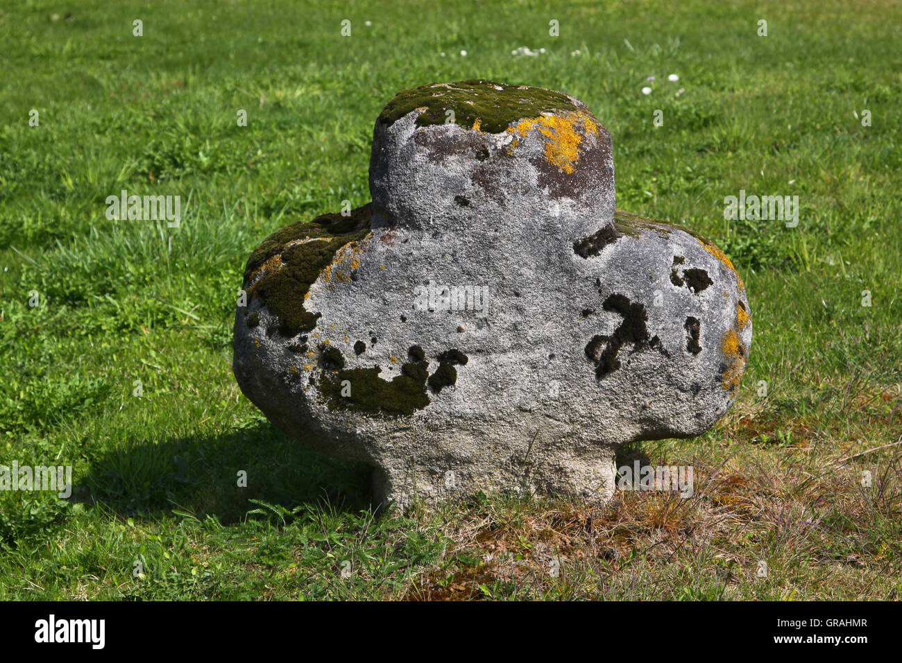 Field cross hi-res stock photography and images - Alamy