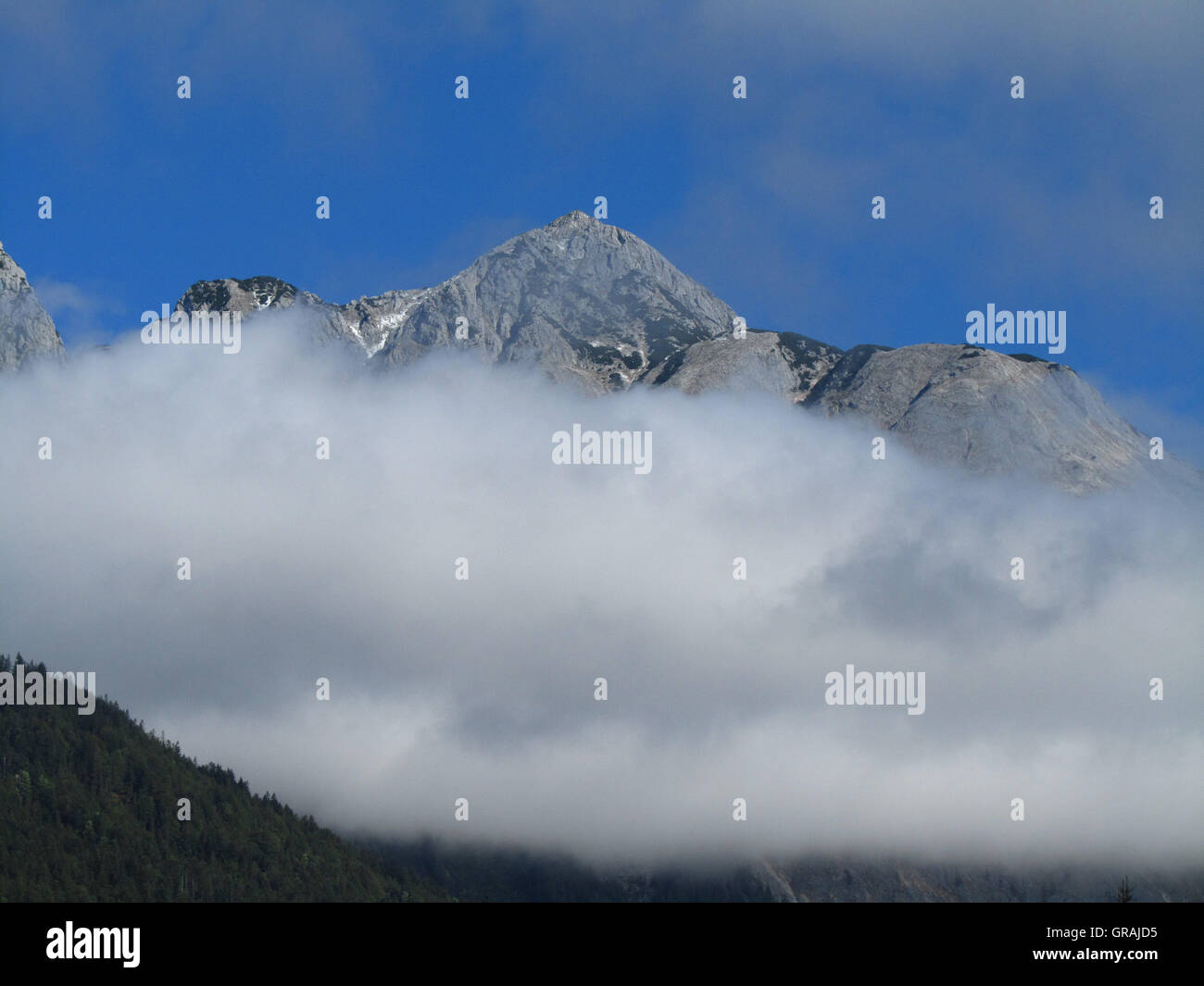 Karwendelgebirge karwendel mountains hi-res stock photography and ...