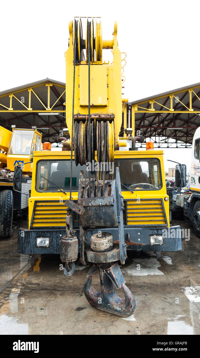 For roadside assistance cranes. Wrecker for heavy vehicles. Breakdown ...