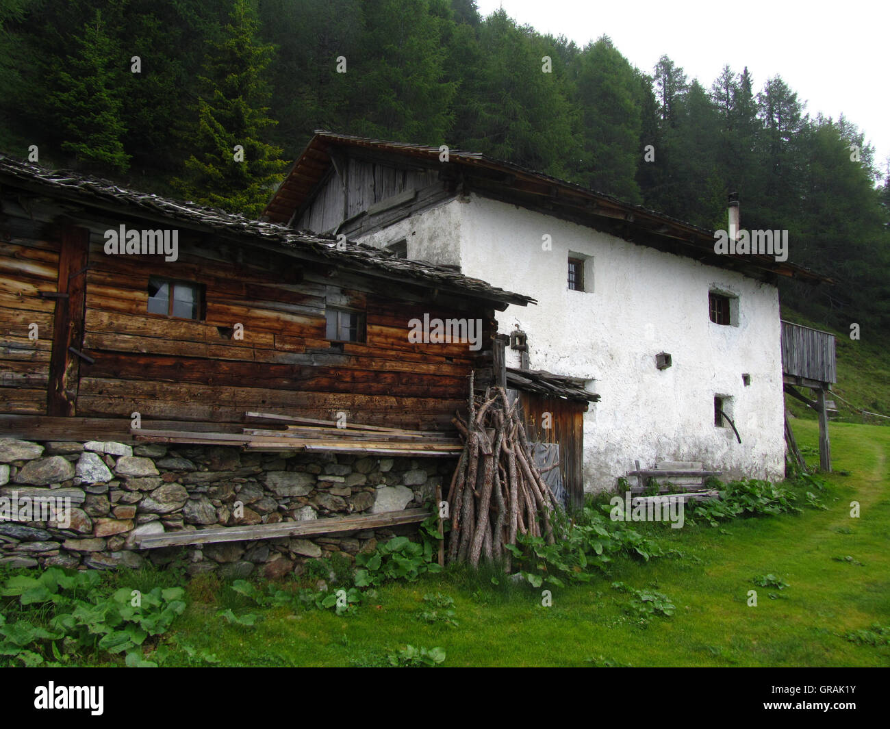 Alm building hi-res stock photography and images - Alamy