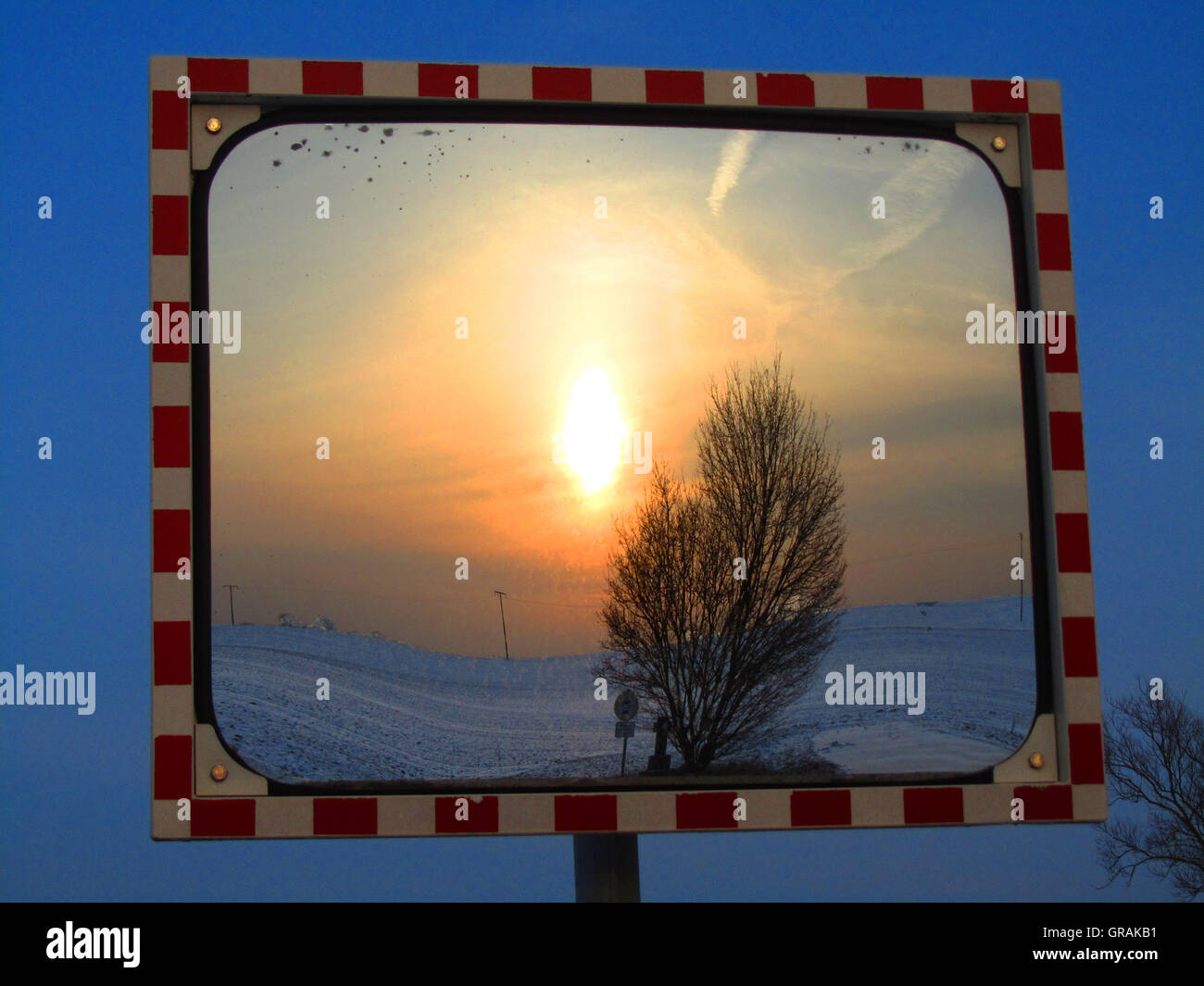 Traffic light sun reflection hi-res stock photography and images - Alamy