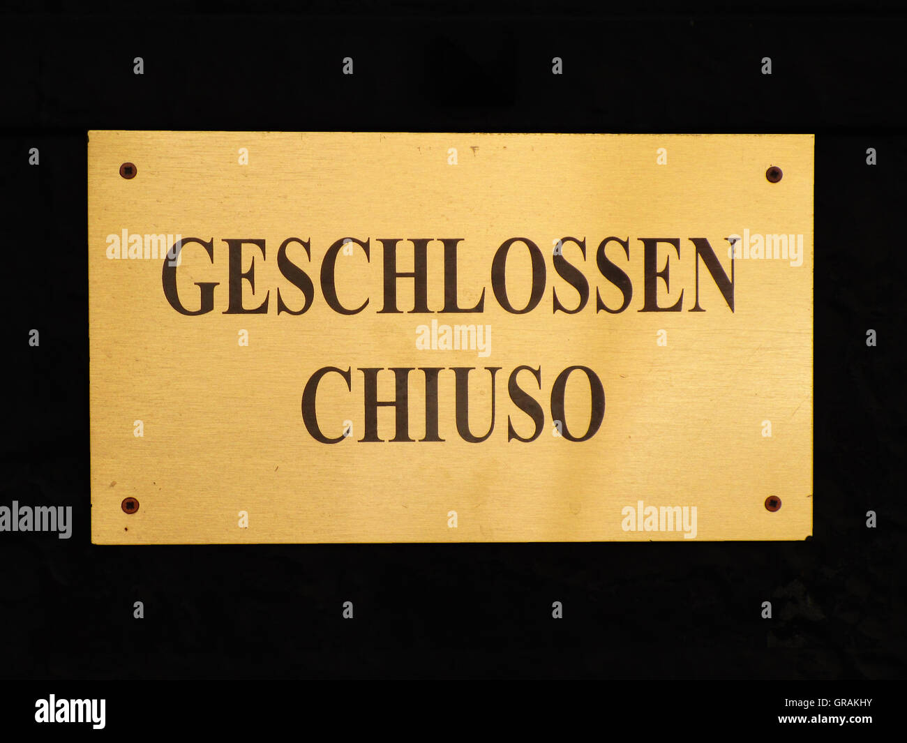 Chiuso sign hi-res stock photography and images - Alamy